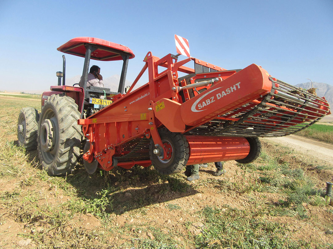 Promax SD150 two-row potato harvester - Sabz-Dasht machine